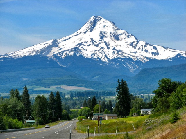 Drive Oregon’s Tasty “Fruit Loop” in the Hood River Valley | Laurel ...